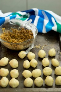 Baid al qata (walnut stuffed shortcrust cookies) – Chef in disguise