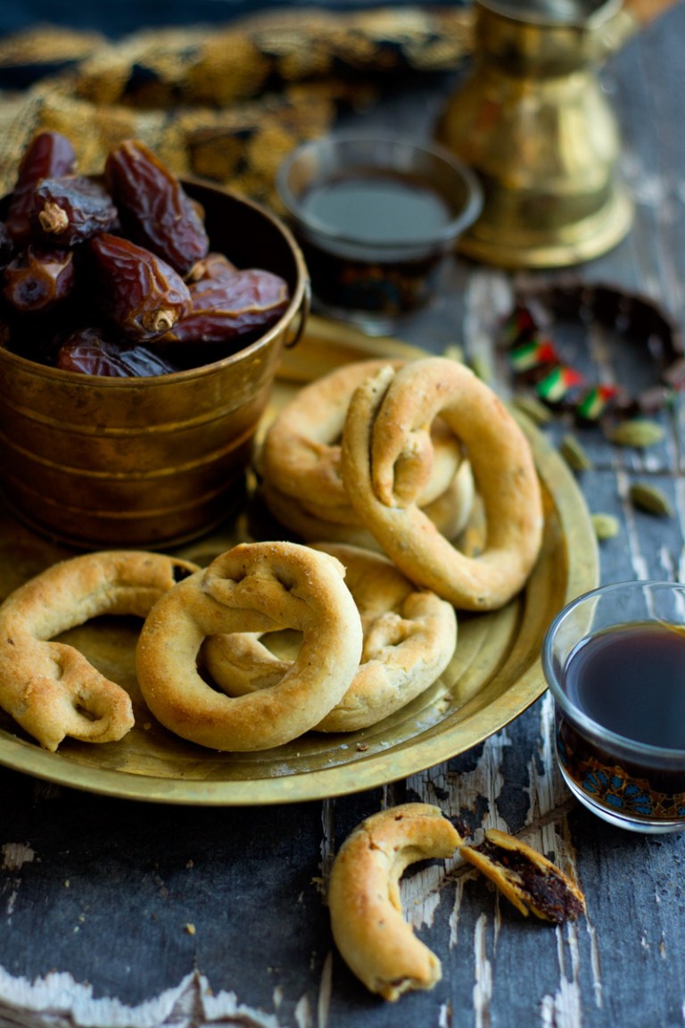 Palestinian date ring cookies “kaak bi ajwa” – Chef in disguise